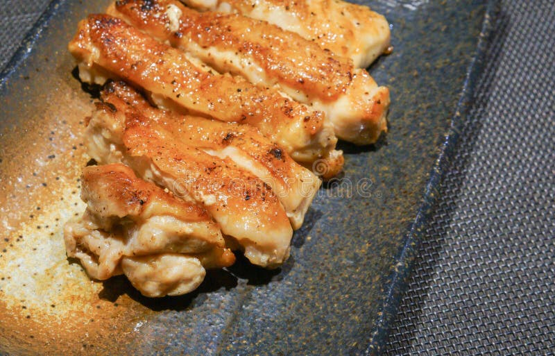 Pollo Asado A La Parrilla En Estilo Japonés Con La Salsa Del Teriyaki ...