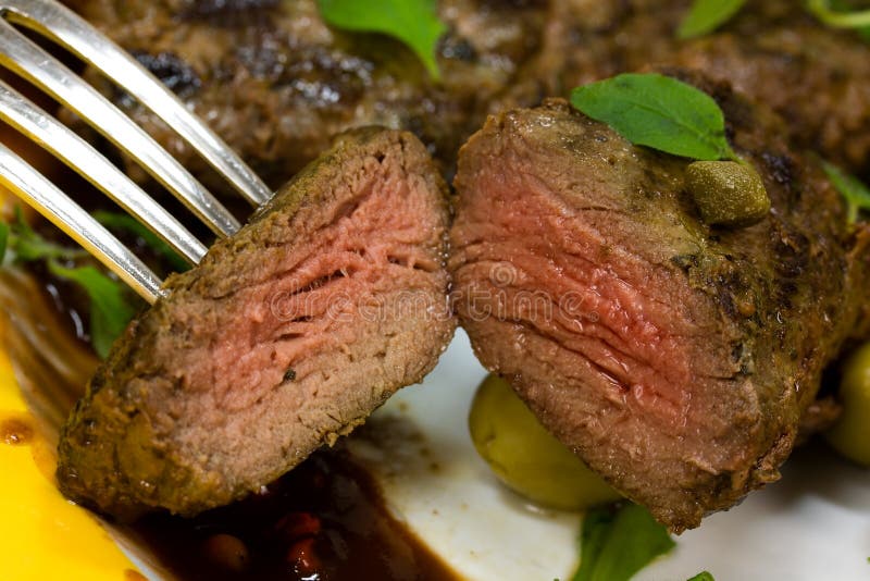 Filete-Solomillo Asado a La Parilla Del Cordero Foto de archivo ...