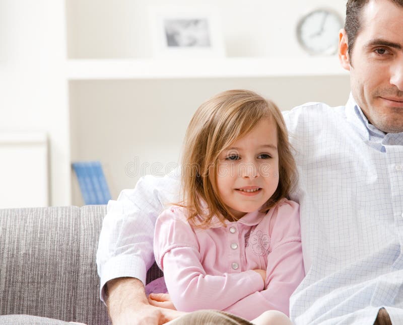 Filha e pai imagem de stock. Imagem de doméstico, pouco - 9628027