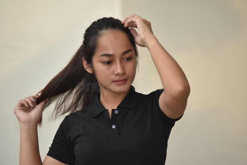 Posera Filipina Teen Girl Arkivfoto Bild Av Förmaning 135675266
