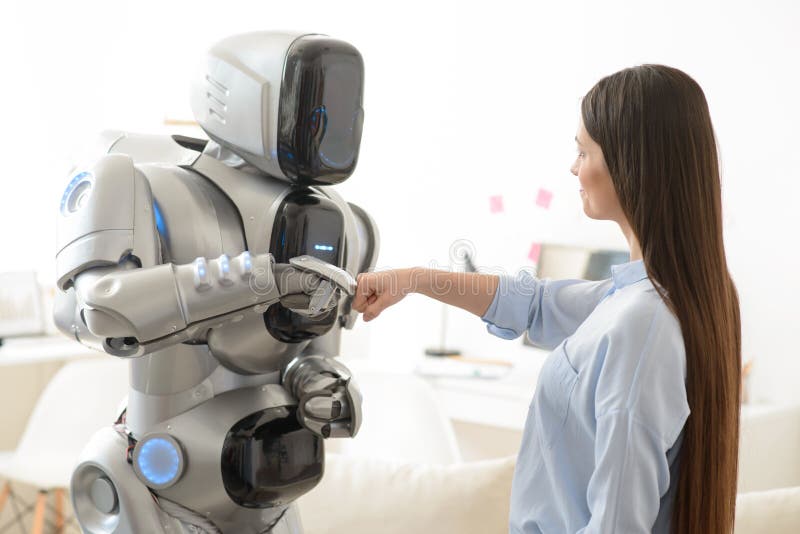 Gentille Fille Travaillant Avec Le Robot Dans Le Bureau Image stock ...