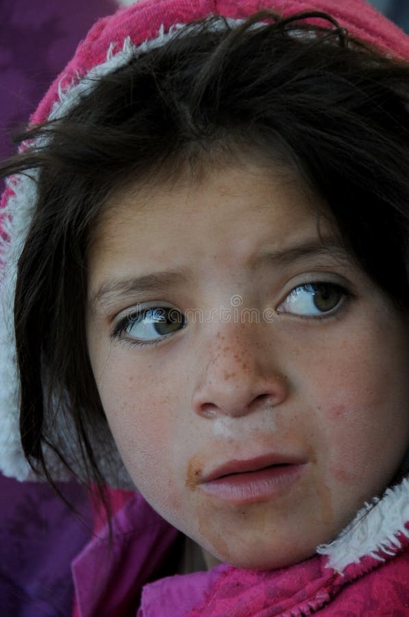 Fille Avec Le Nez Fin Et Les Yeux Verts Photo éditorial - Image du ...