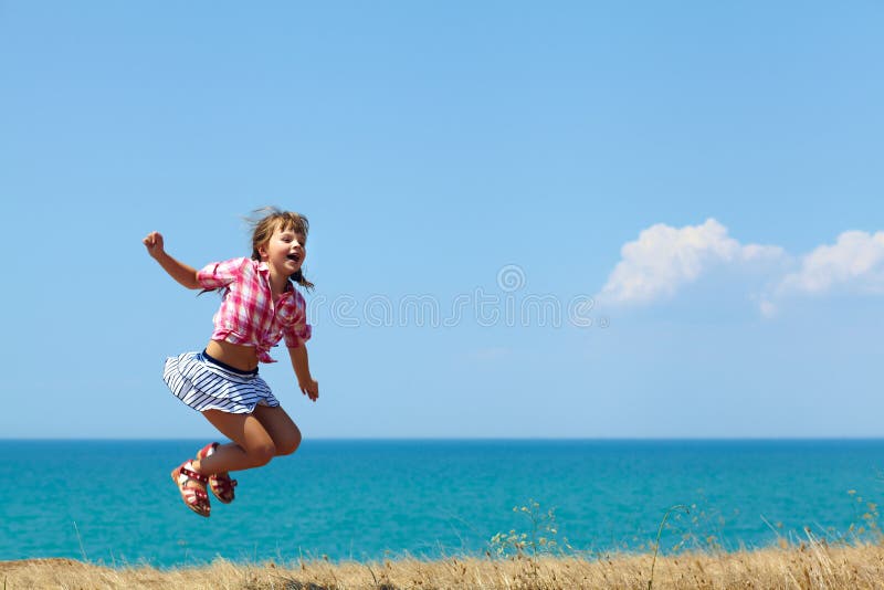 Jolie Fille Dans Un Chapeau Image stock - Image du espiègle, nature ...