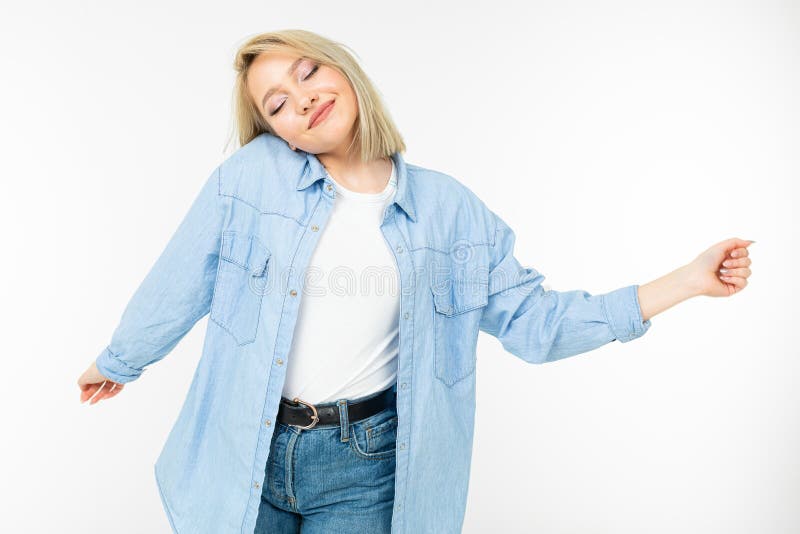 Gros Plan Dune Fille Attirante Sexy Dans Une Chemise Bleue De Denim Et