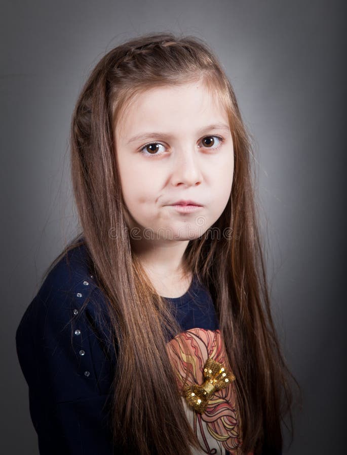 Fille de 8 ans photo stock. Image du fille - 64717228