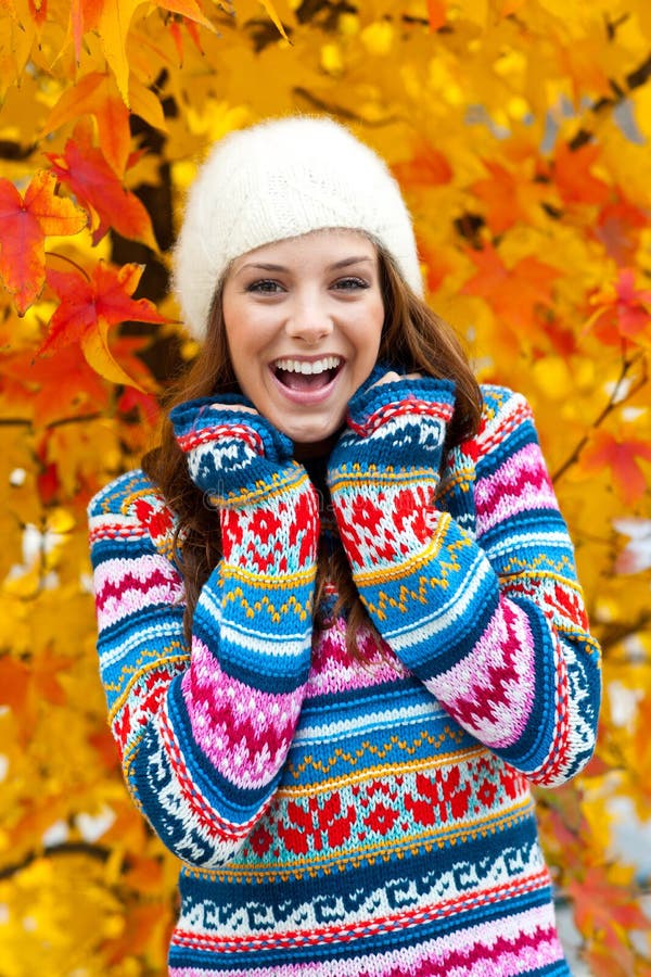 Fille De Ladolescence En Automne Image Stock Image Du Mignon