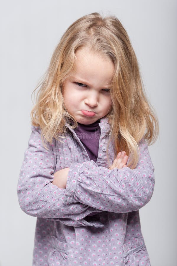 Fille fâchée image stock. Image du enfant, verticale - 46925927