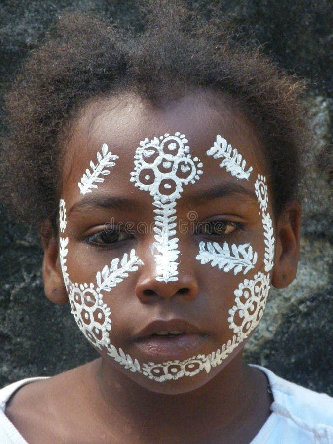 Fille indigène malgache image stock éditorial. Image du décorations ...