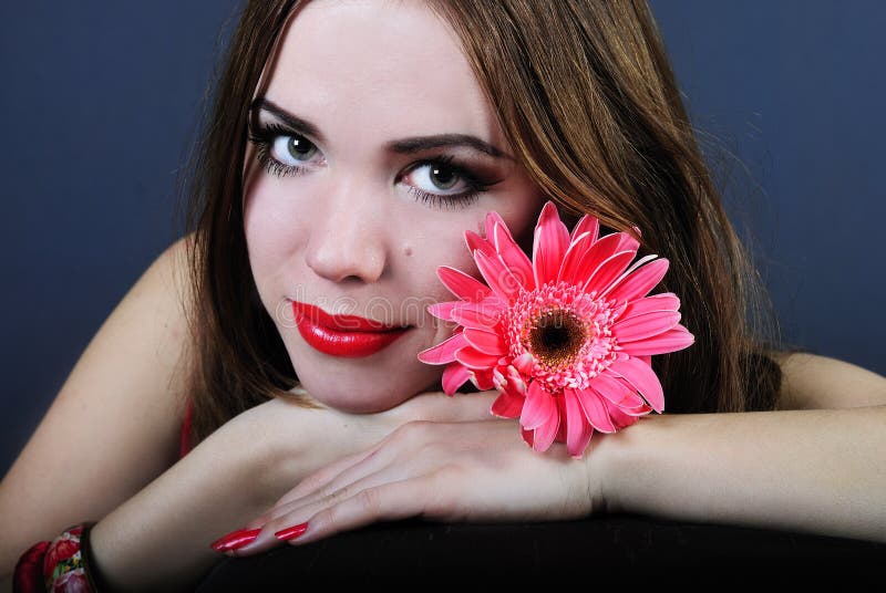 Fille Intelligente Avec La Fleur Photo stock - Image of coeur ...
