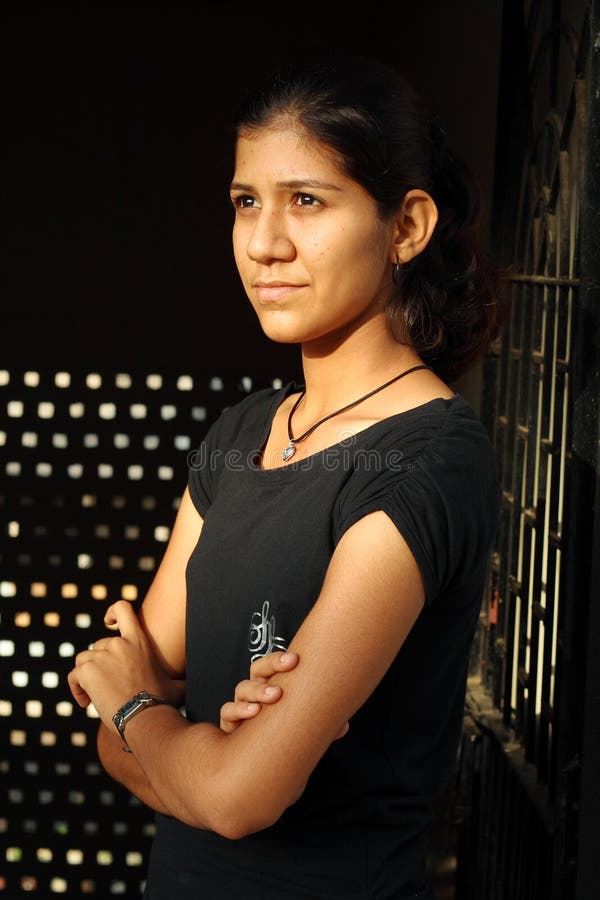 Fille Intelligente Et Ambitieuse Photo stock - Image du pensées ...