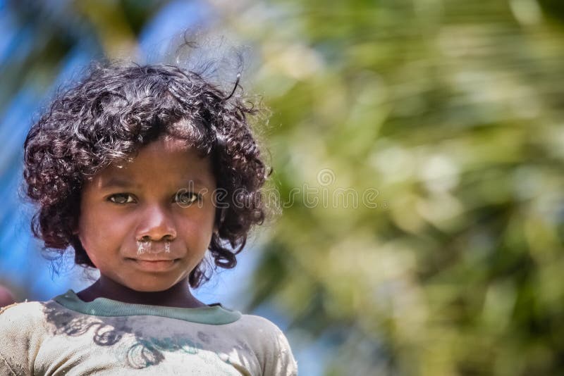 Jeunes filles malgaches image stock éditorial. Image du pavillon - 28272744