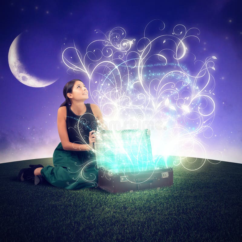 Fille Rêveuse Posant Avec La Guirlande Des Fleurs Bleues Image stock ...