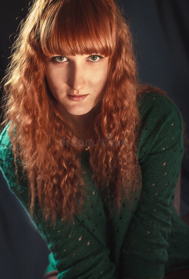 Fille rousse image stock. Image du cheveu, caucasien - 34068215