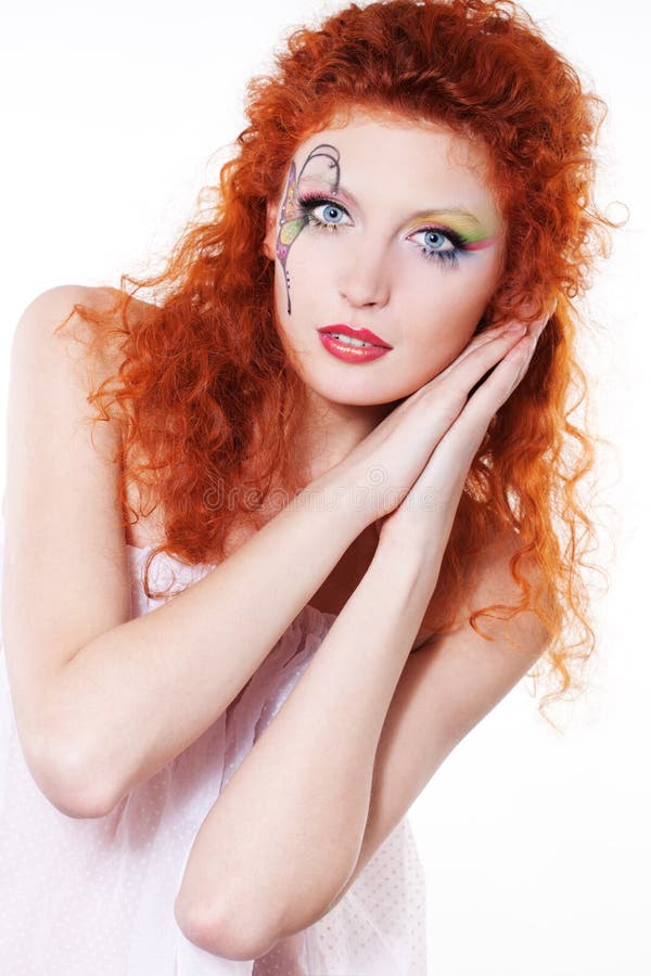 Fille Rousse Avec Le Renivellement D'art Image stock - Image du cils ...
