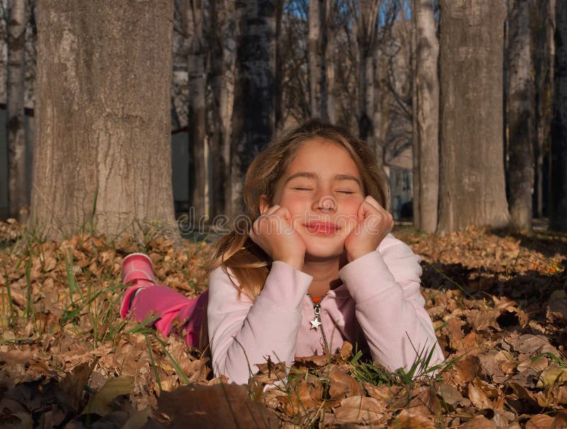 Fille satisfaisante image stock. Image du expression - 22828389