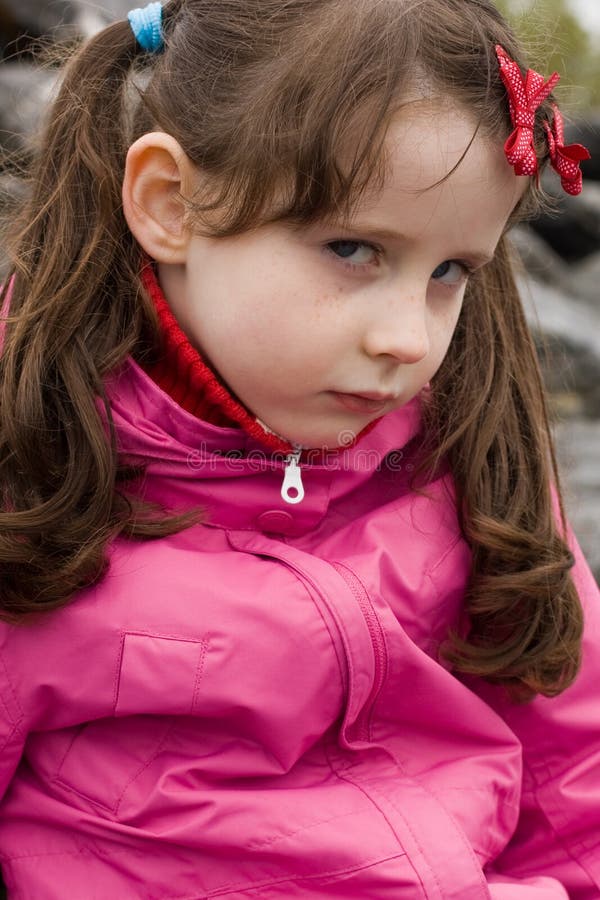 Fille Scowled image stock. Image du caucasien, verticale - 10399625