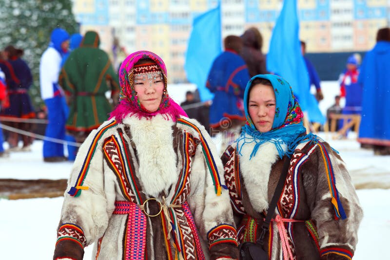 Filles Des Personnes Nenets Photo stock éditorial - Image du lumineux ...
