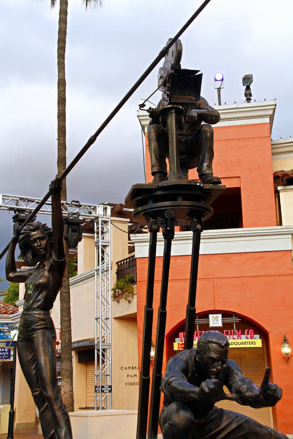 A Filmmaker Statue in the Universal Studios, Hollywood Editorial Stock ...