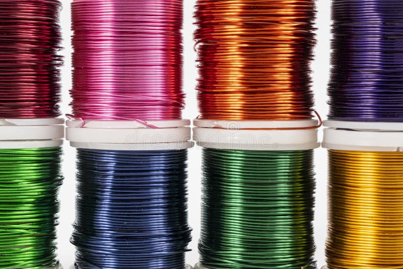 Filo metallico colorato immagine stock. Immagine di opera - 134286353