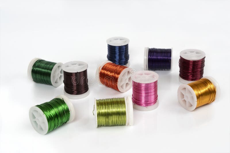 Filo metallico colorato immagine stock. Immagine di opera - 134286353