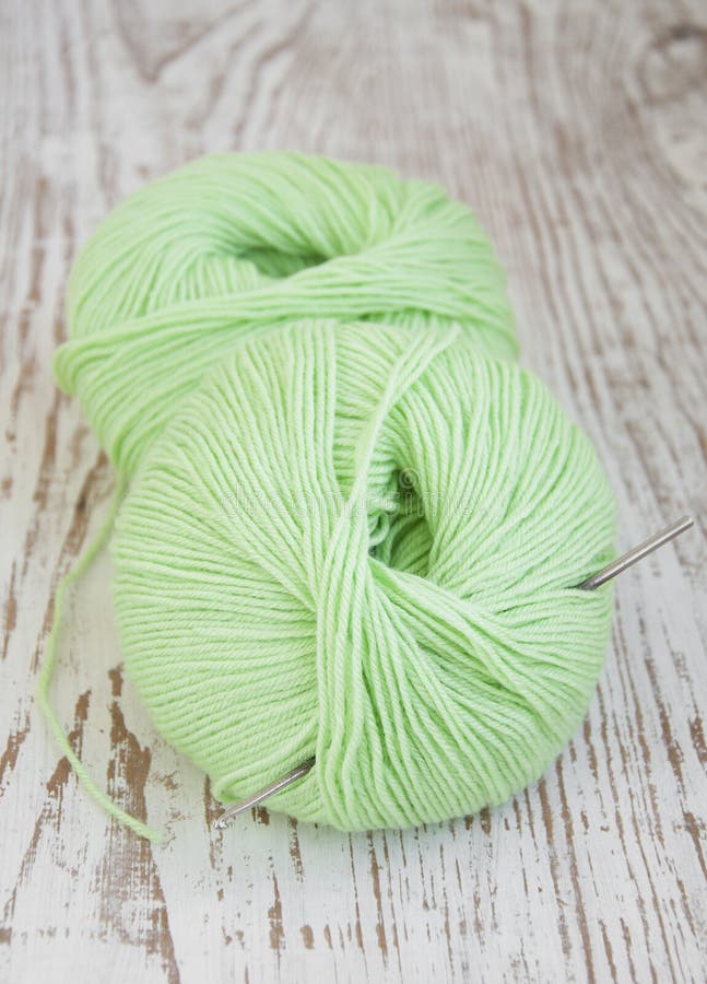 Fils Et Crochet Verts De Noire Photo stock - Image du configuration ...