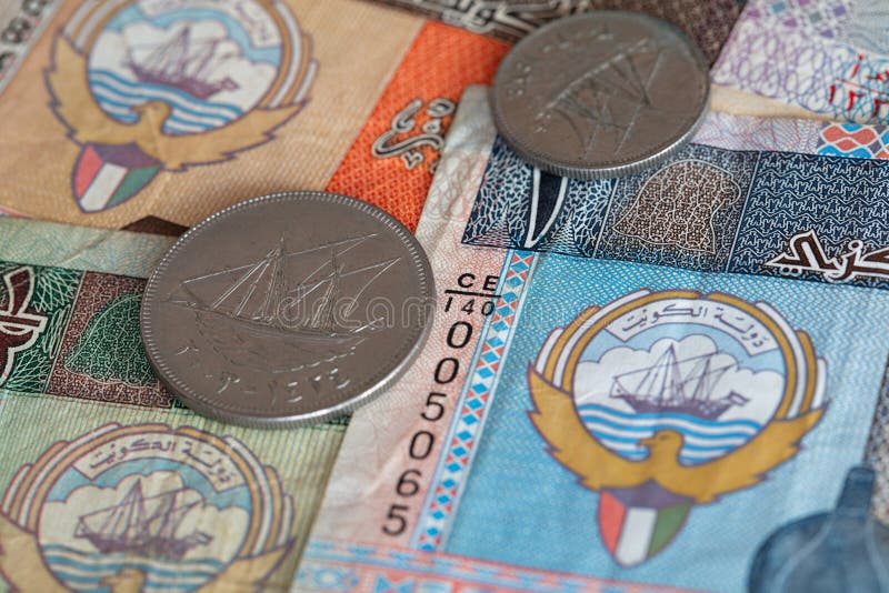 100 fils on Kuwaiti Dinars stock image. Image of government - 206501281