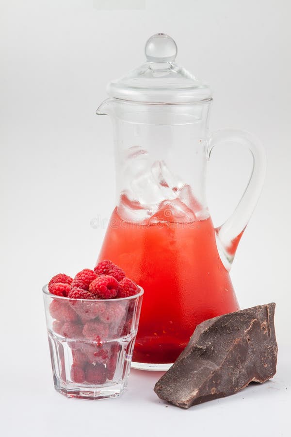 Filtro De Vidro Com Suco, Chocolate E Gelo Da Framboesa Imagem de Stock ...