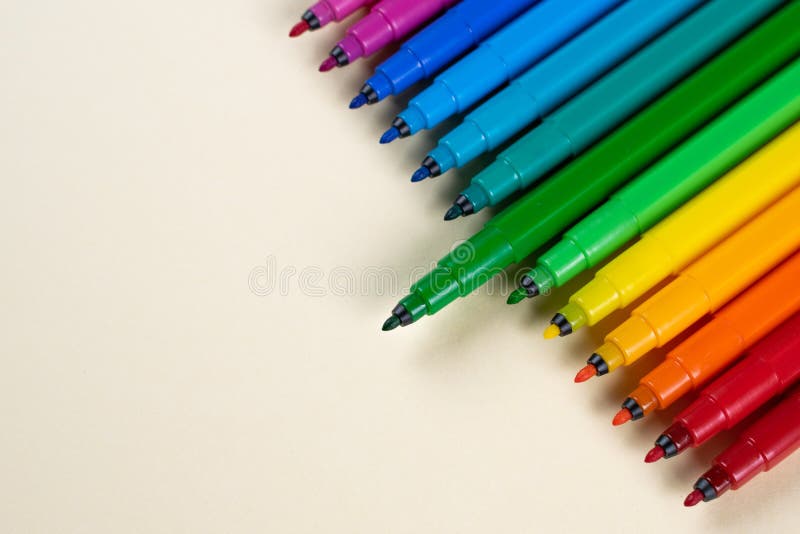 Filzstifte Auf Einer Tabelle Stockbild - Bild von ausbildung, feder ...