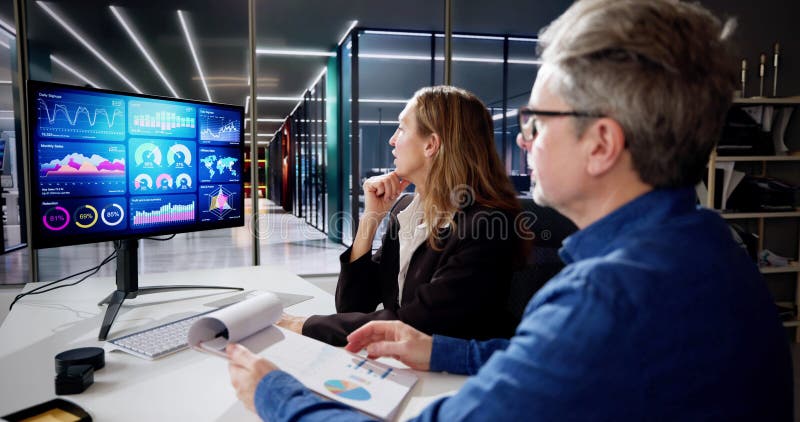 Financial Analyst Using Computer Stock Image - Image of woman, view ...