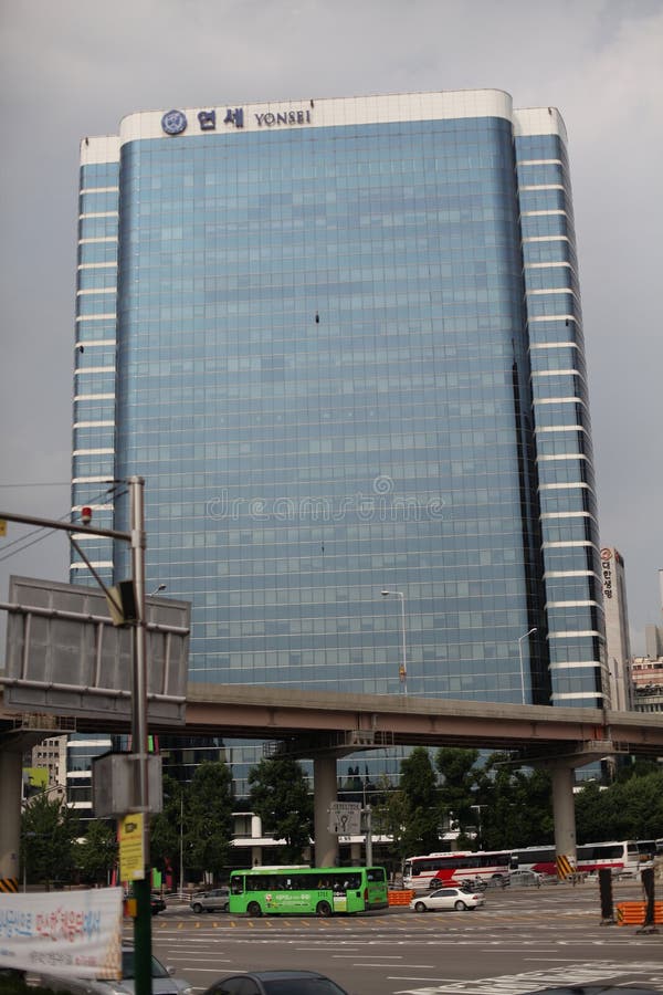 Financial Building editorial stock image. Image of outdoors - 82425334