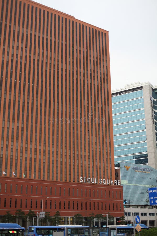 Financial Building editorial photo. Image of land, architecture - 82426431