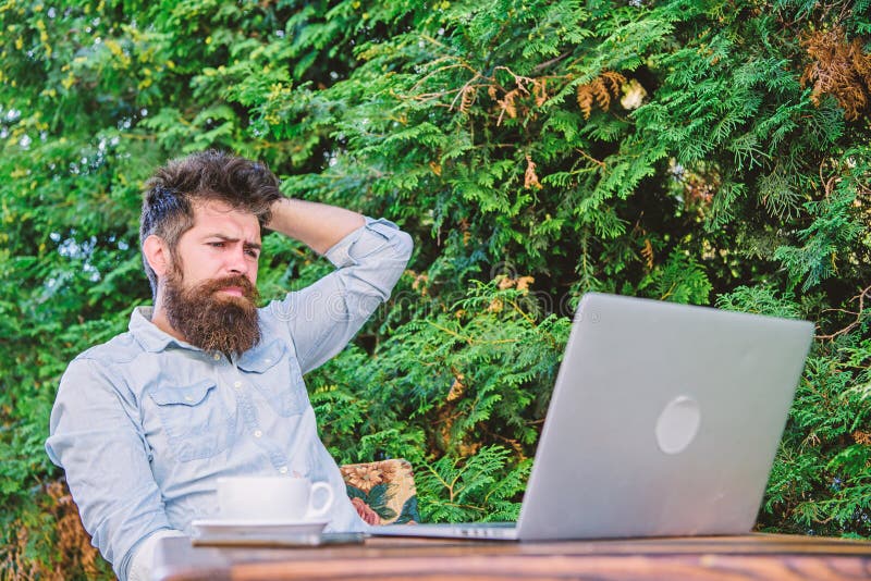 Find Topic Write. Reporter Journalist daily Routine. Working Online ...