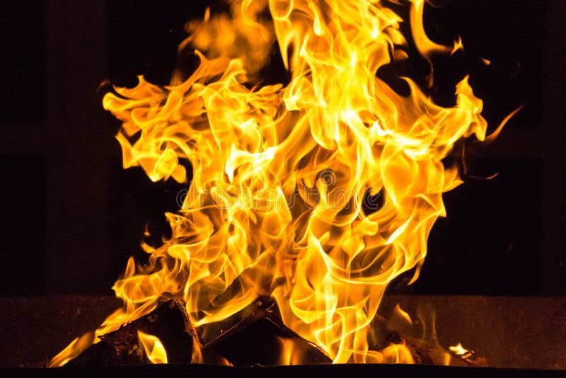 Fine Luminosa Del Fuoco Dell'elemento Del Fuoco Su Immagine Stock ...