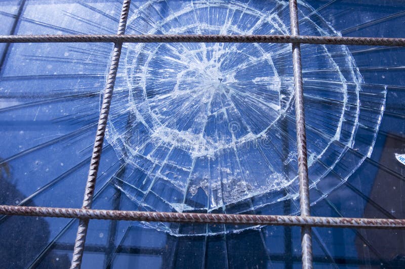 Finestra rotta immagine stock. Immagine di rapina, ladro - 3619507