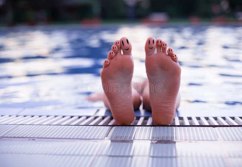 Finger Smileys Relaxing Side Swimming Pool Stock Photos - Free ...