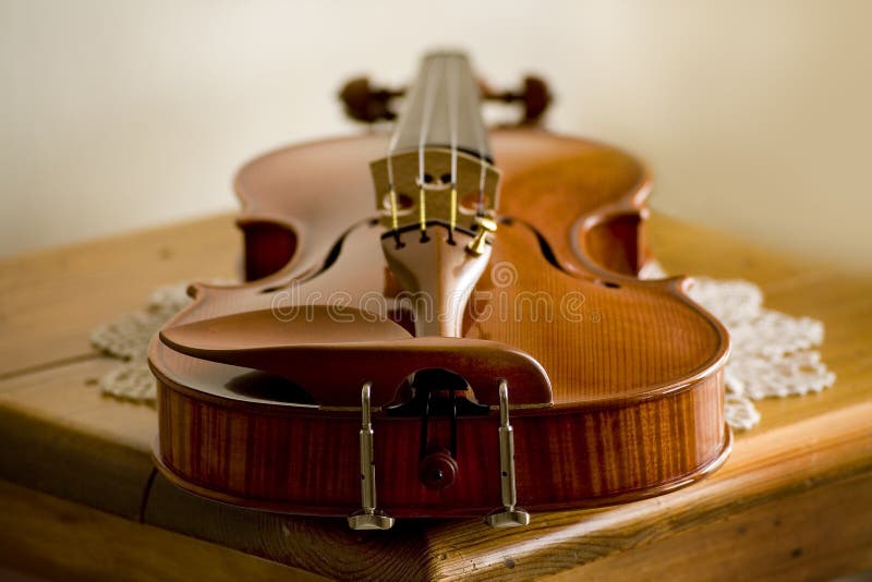 Fiol arkivfoto. Bild av musikal, brännande, räkning, service - 337036