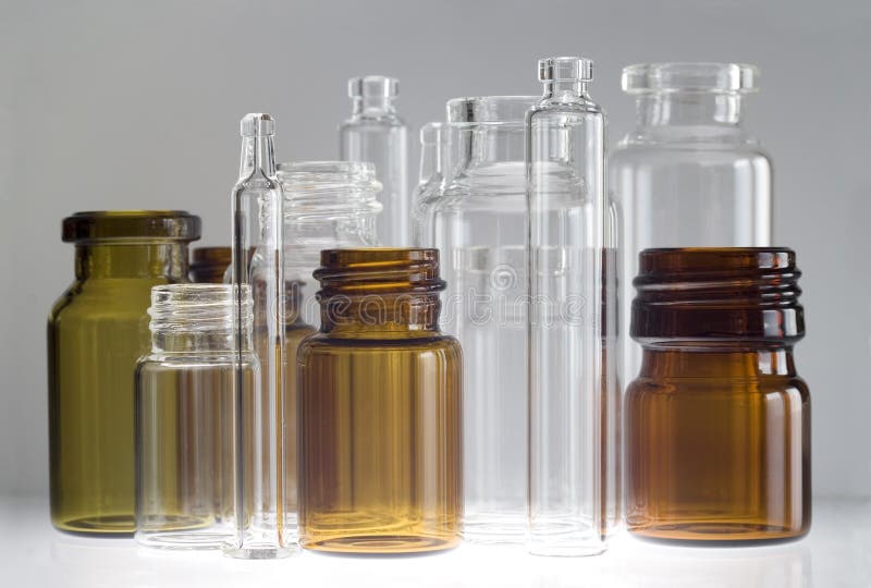 Fiolki farmaceutyczne zdjęcie stock. Obraz złożonej z buteleczka - 4477076