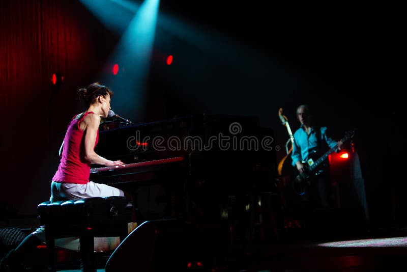 Fiona Apple Concert in Seattle, WA Editorial Photo - Image of pianist ...