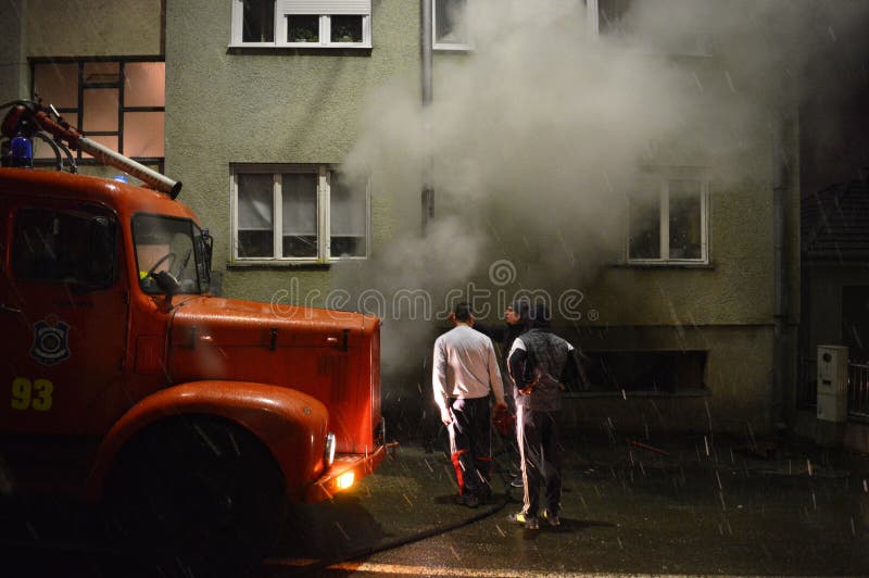 Fire in the building editorial photography. Image of winter - 108739497