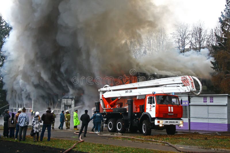 Fire in a city editorial photography. Image of crowd - 23092307