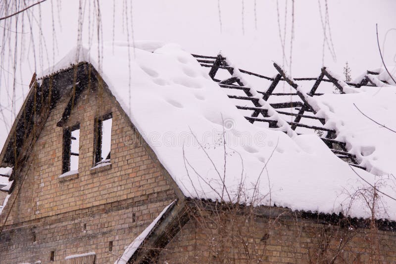 The Fire Destroyed by the House Was Covered with a Thick Layer of Snow ...
