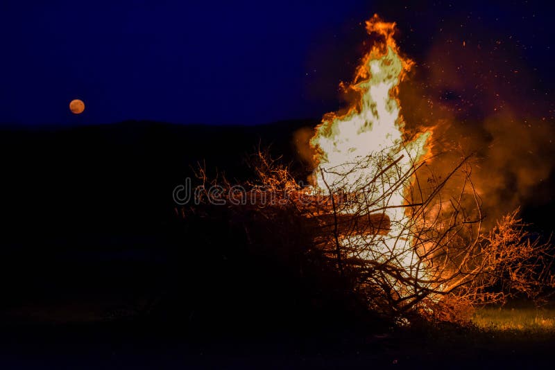 Campfire with full moon stock photo. Image of moon, landscape - 32225724
