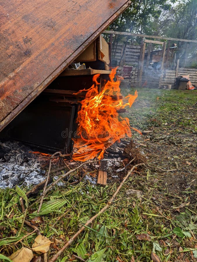 Fire Pit Garden. Hearth with Fire in Garden. Ideas for Arranging Fire ...