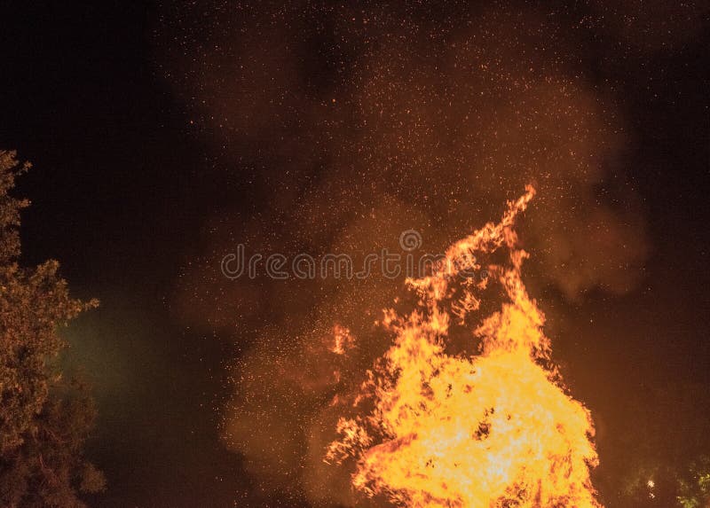 Fire at night wood bonfire stock image. Image of detail - 153009587