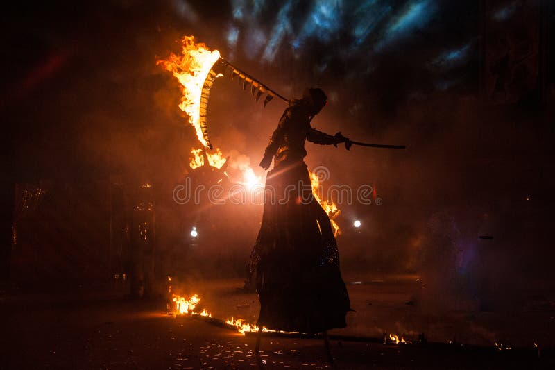 Fire and people editorial photo. Image of fireshow, mysticism - 83823841