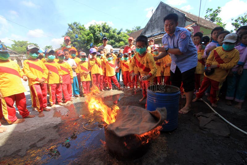 Fire quench editorial stock image. Image of fire, extinguish - 40200564