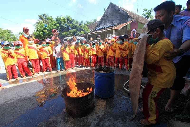 Fire quench editorial stock image. Image of fire, extinguish - 40200564