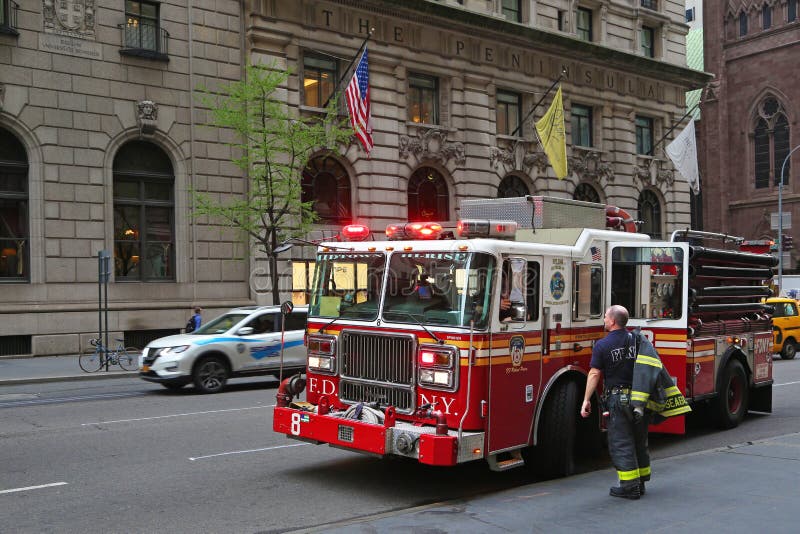 Fire truck in New York editorial image. Image of manhattan - 118772700