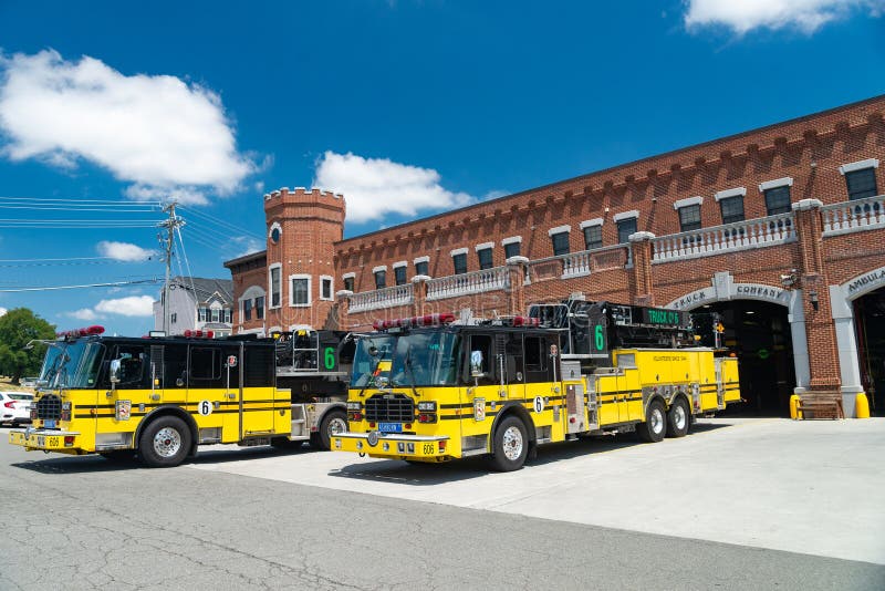 Fire Trucks Garage: with Spacious Bays, Bright Emergency Lights, Tools ...