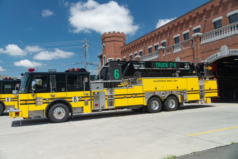 Fire Trucks Garage: with Spacious Bays, Bright Emergency Lights, Tools ...